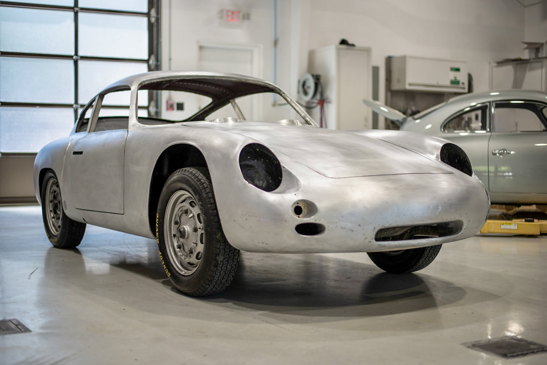 How to decide where to take your car for restoration