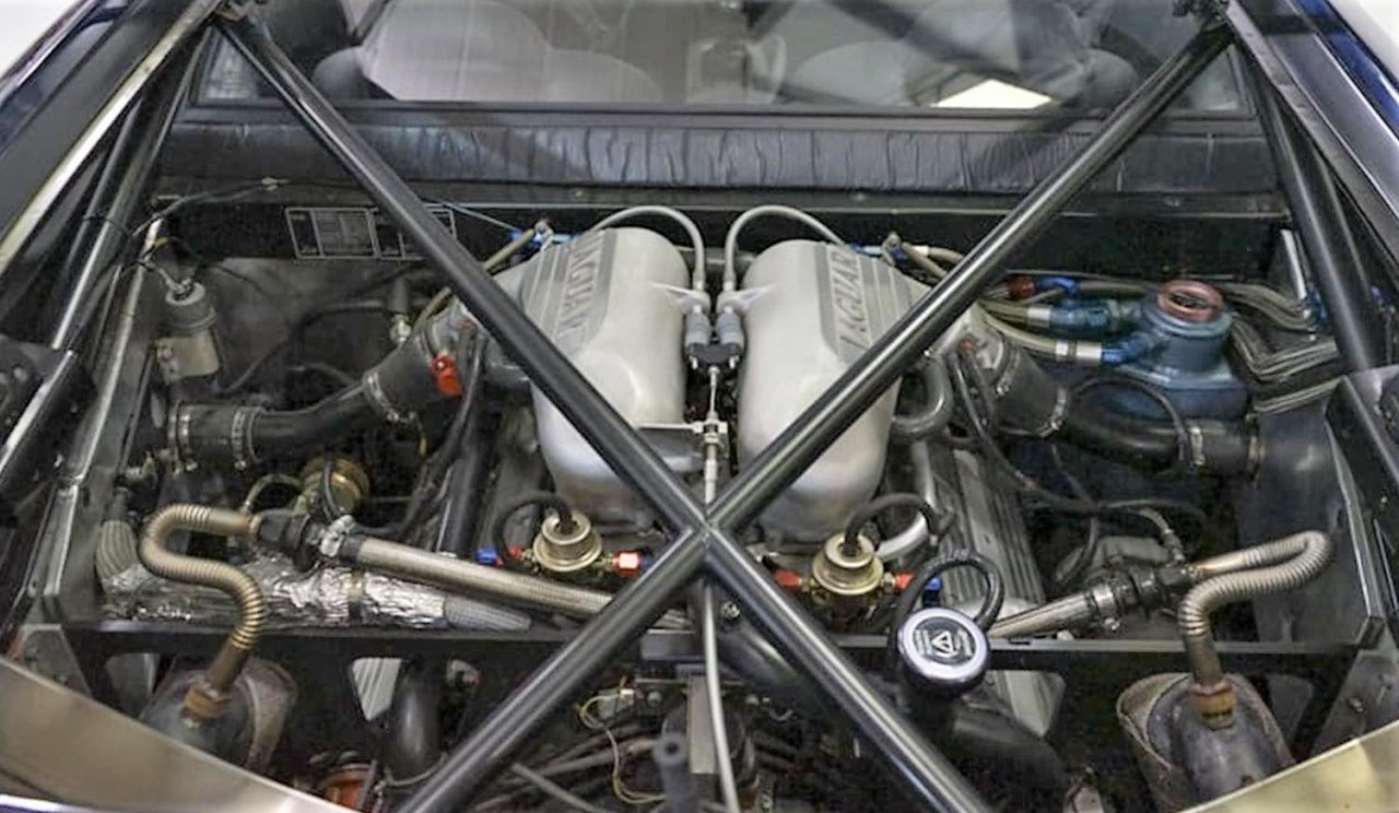 Pick of the Day: 1994 Jaguar XJ220, a short-lived top-speed-record holder