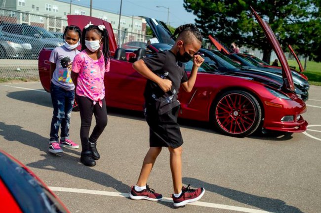 Classic cars welcome Flint elementary students back to school