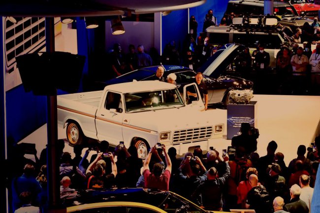 The Drive with Alan Taylor: Automotive industry voices at SEMA