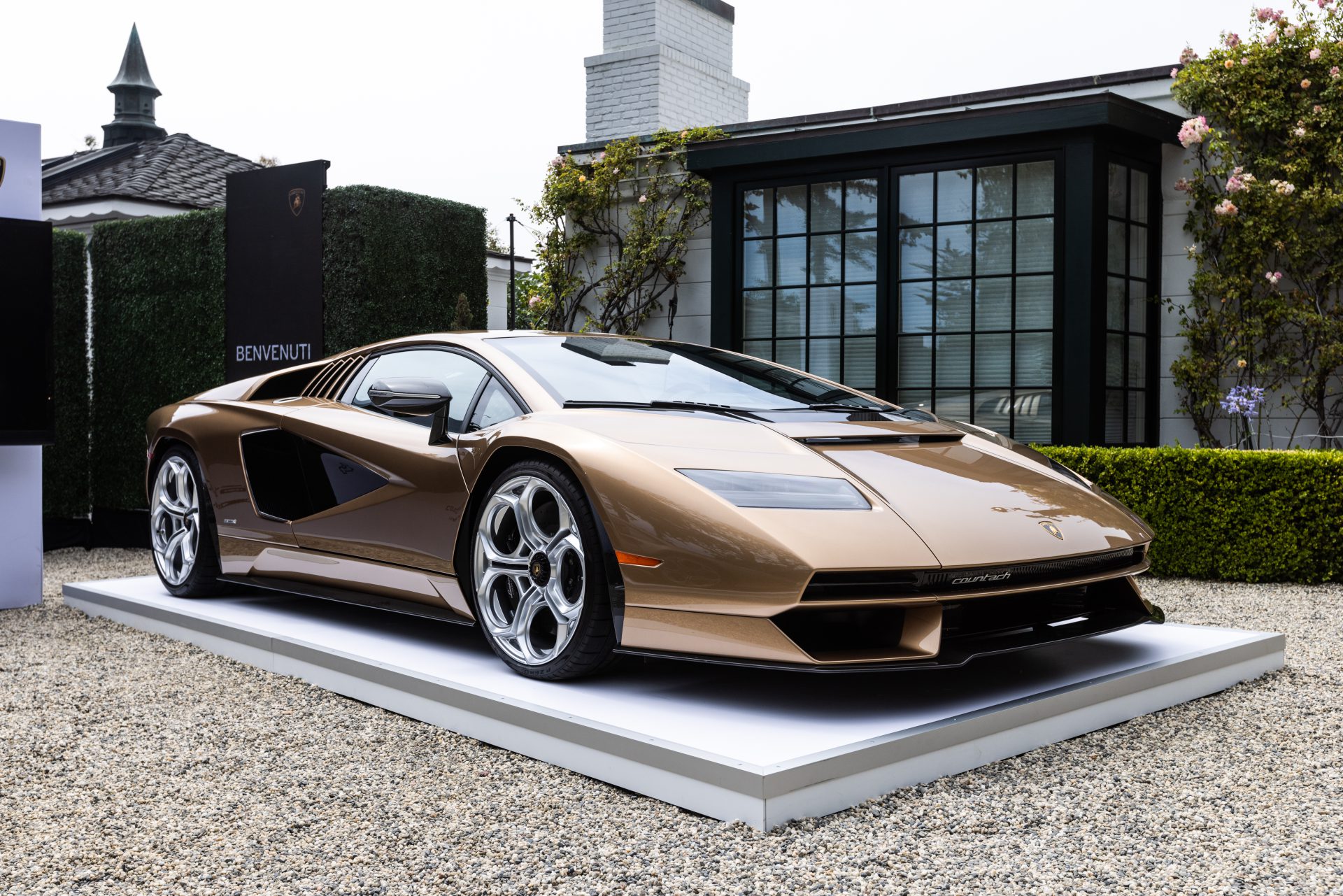 Lamborghini Countach LPI 800-4 Touches Down in America