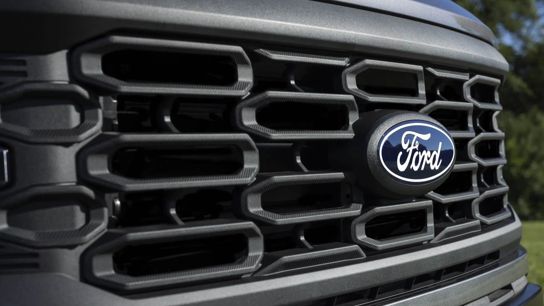 Ford simplified its logo, new version debuts on 2024 F-150 ...