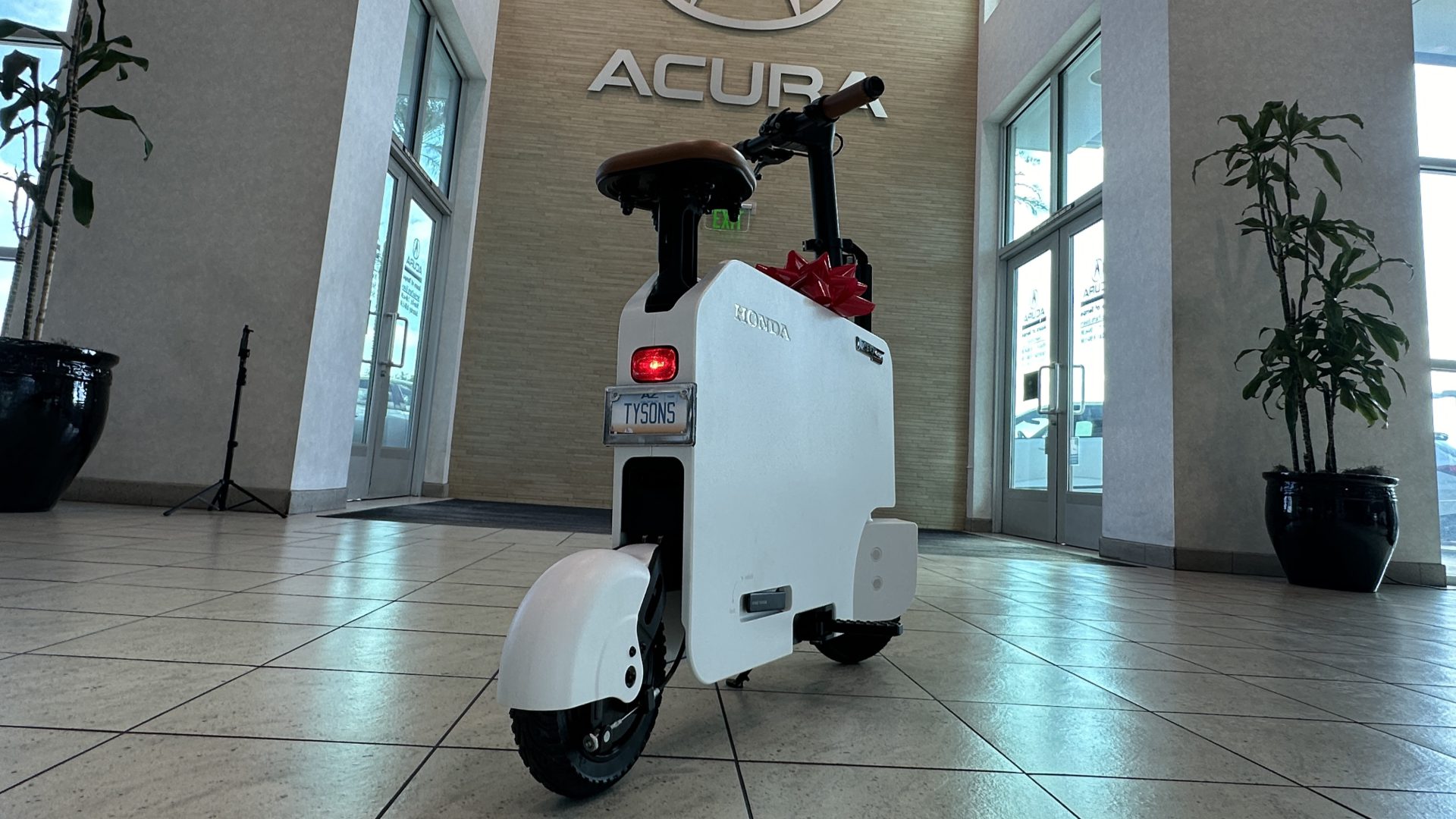 Honda “Motocompacto” Scooter Delivers EV Fun on Two Wheels ...