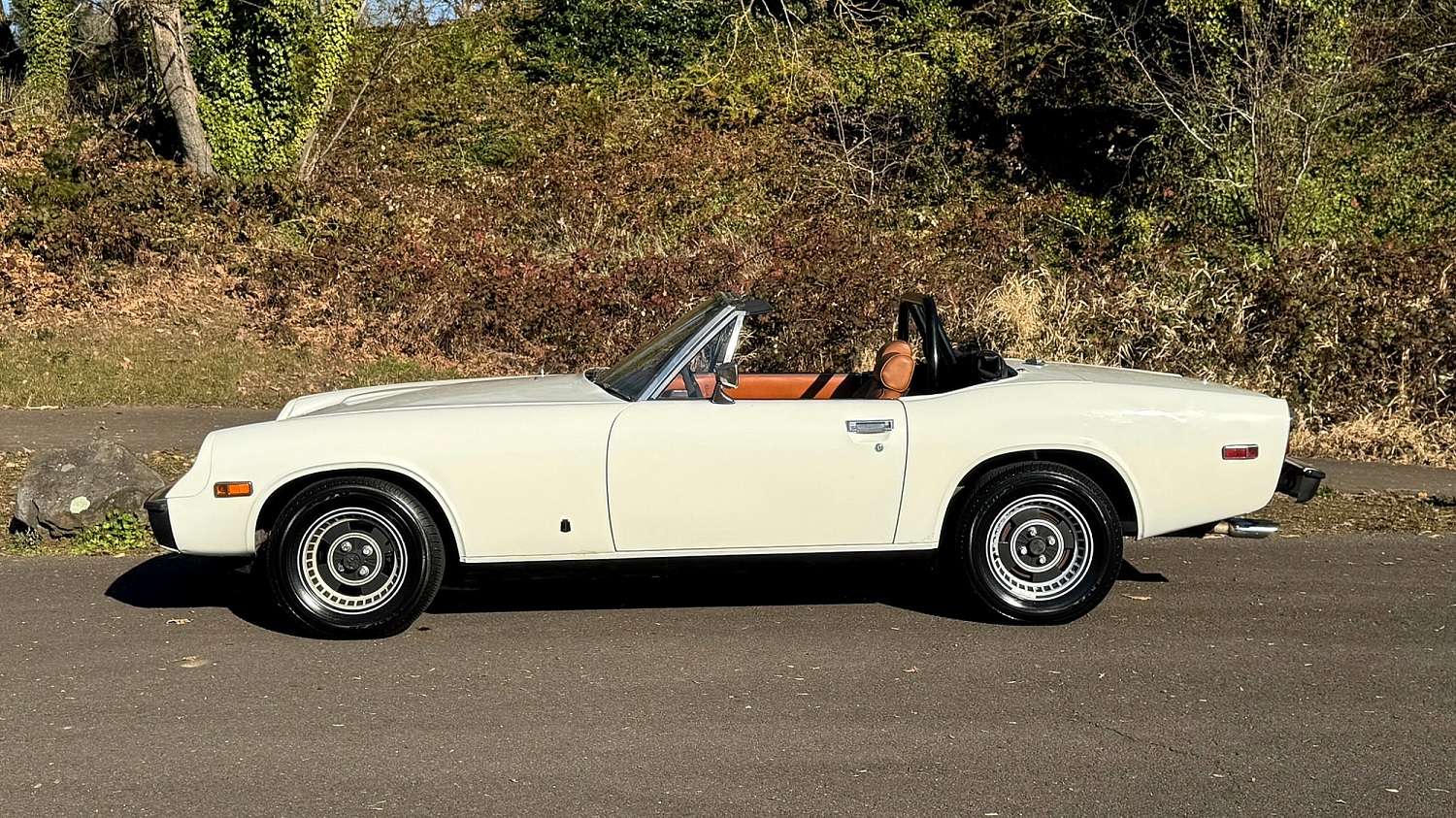 AutoHunter Spotlight: 1974 Jensen-Healey Mk II – Historical Motors LLC